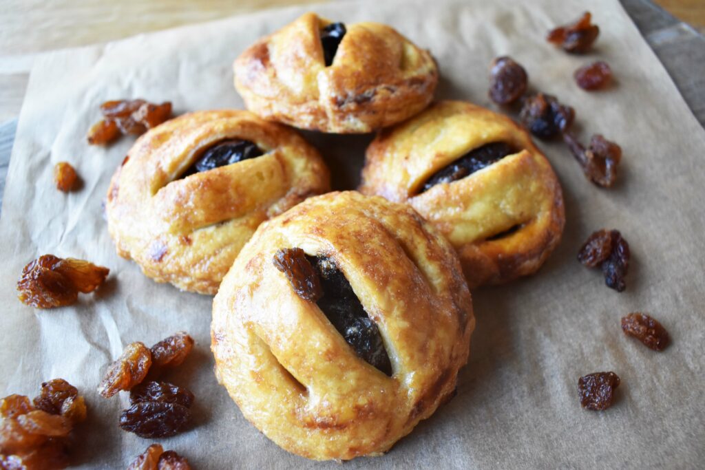 Delicious Eccles Cakes -Carina in print - Daily record - Contini